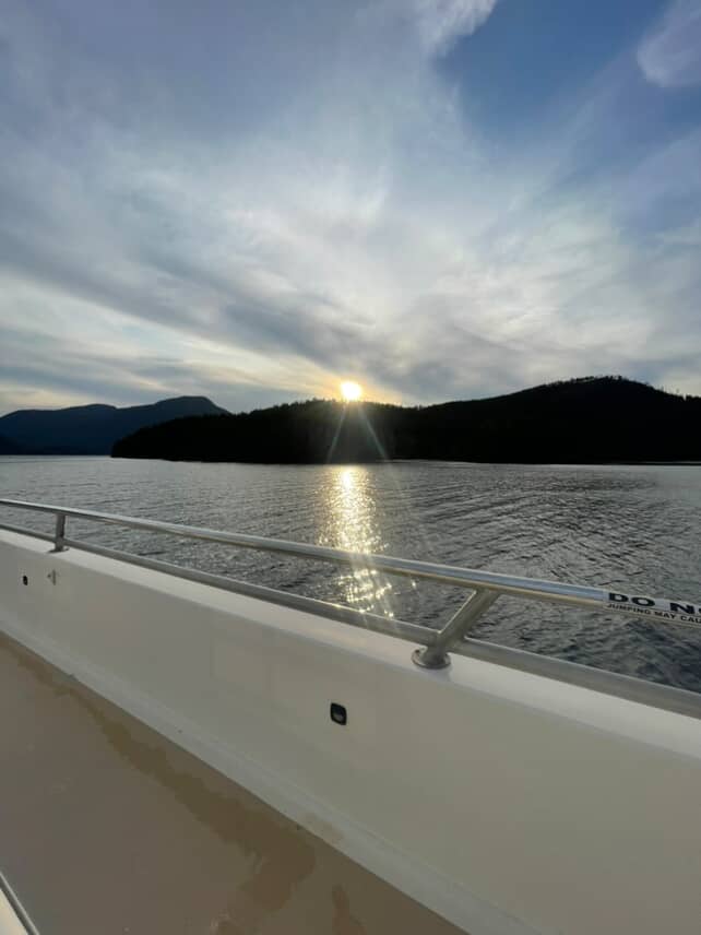 ⚓Houseboating on Sproat Lake with Fish & Duck Resort – Mama Wanderlusts